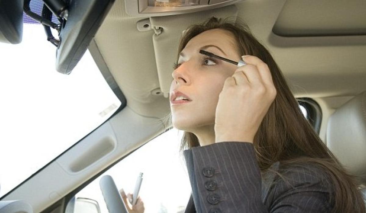 'Don't put on make-up or shave while driving!' - warning from road ...