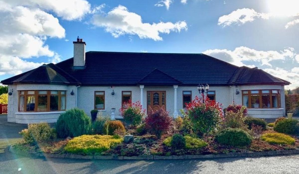 Stunning 4-bed home in Donadea with conservatory and large garage for € ...