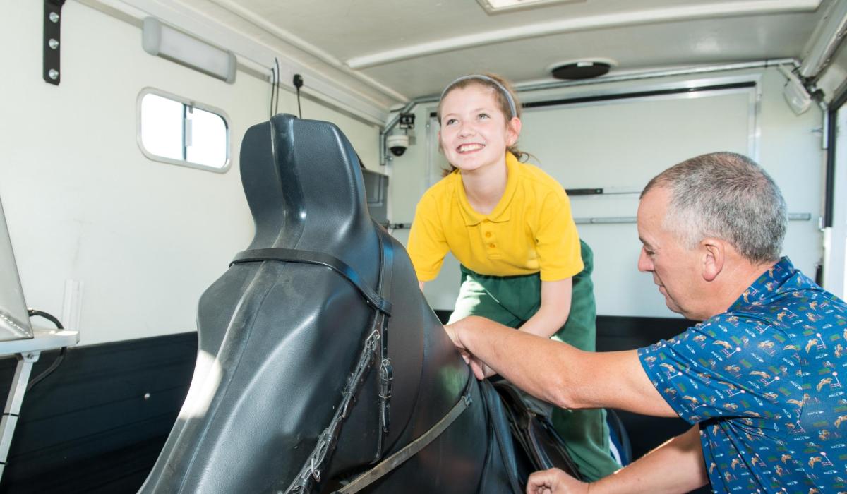 500 local schoolchildren go behind the scenes at Curragh Racecourse ...