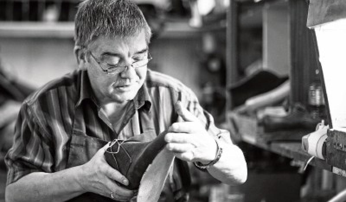 Tutty's Shoes, Naas, pays tribute to the late Johnny Murray - Kildare Now