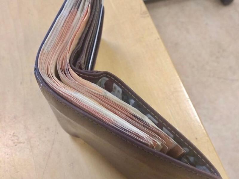 ‘Honest’ person hands in wallet stuffed with up to €2k in cash ...