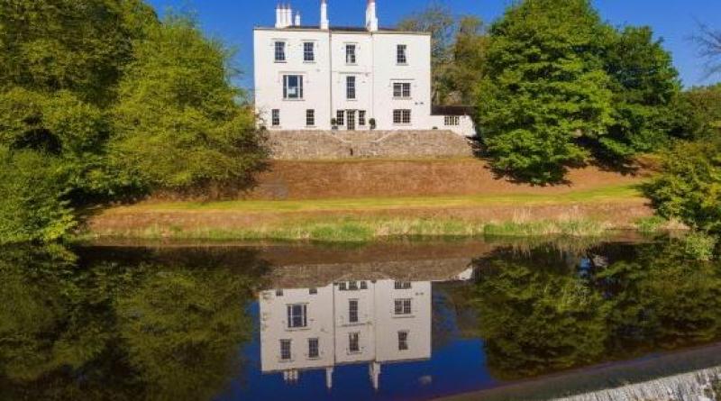 8-bed home near Newbridge with wine cellar and Apt for au pair - Photo ...