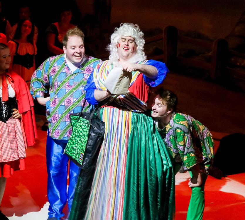 KILDARE SNAPS: Smash and Grab and The Big Bad Wolf panto at the Moat ...