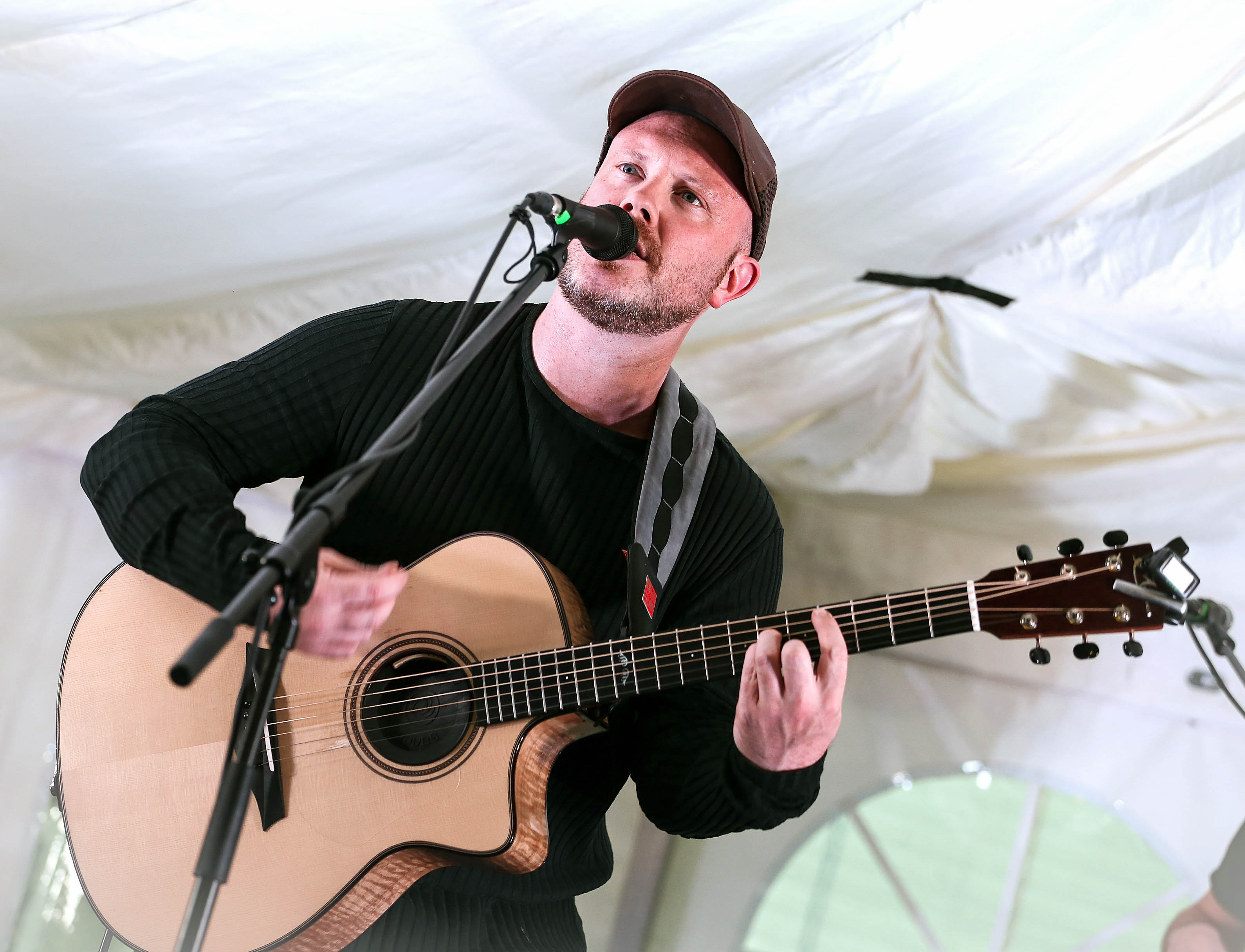 GALLERY: Ryan Sheridan performs at Naas Racecourse - Photo 1 of 17 ...