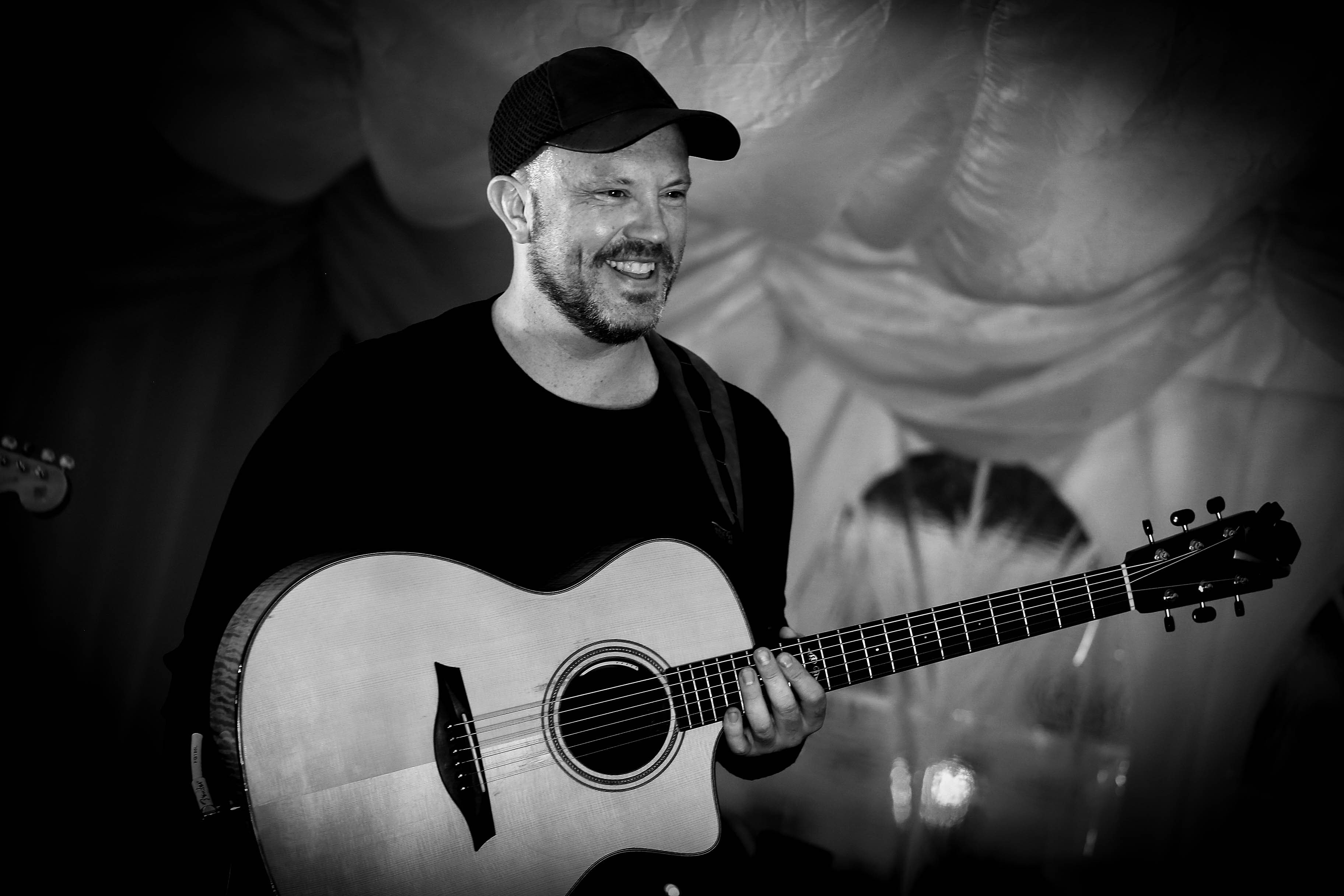 GALLERY: Ryan Sheridan performs at Naas Racecourse - Photo 1 of 17 ...