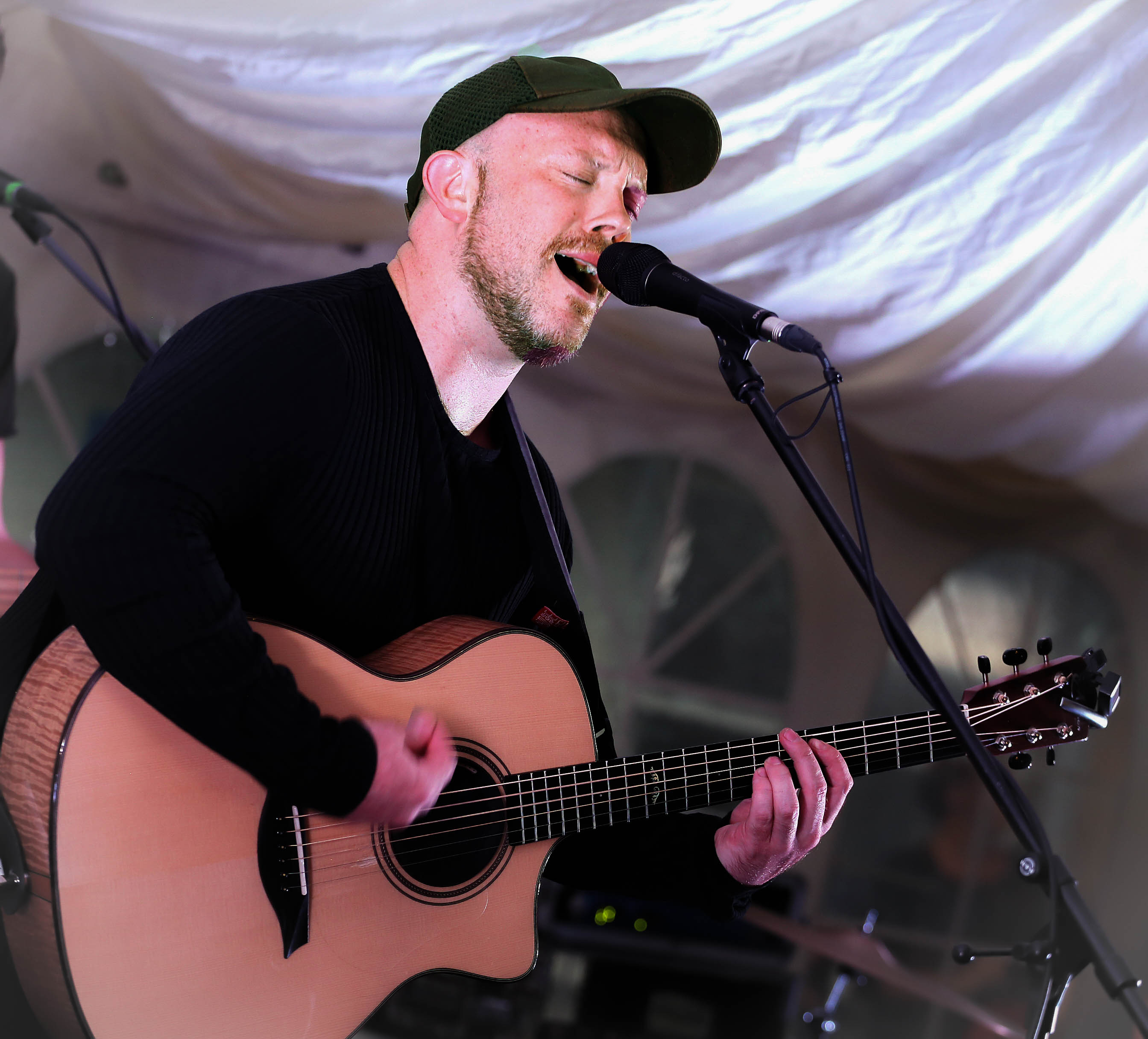 GALLERY: Ryan Sheridan performs at Naas Racecourse - Photo 1 of 17 ...