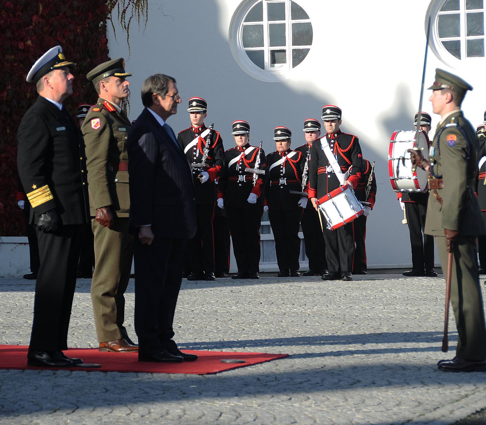 PHOTOS: Army performs ceremonial duties at Aras an Uachtarain - Photo 2 ...