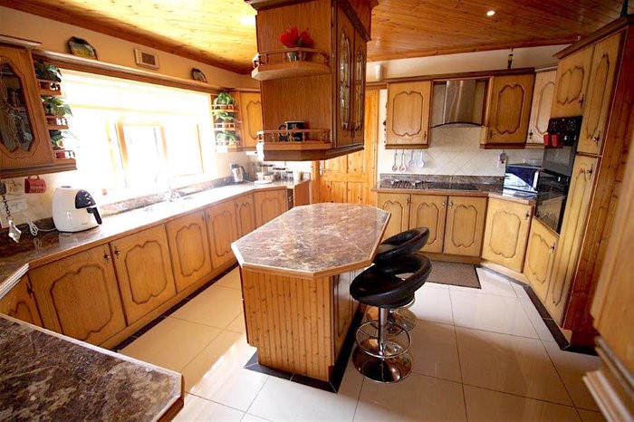 Stunning 4-bed home in Donadea with conservatory and large garage for € ...