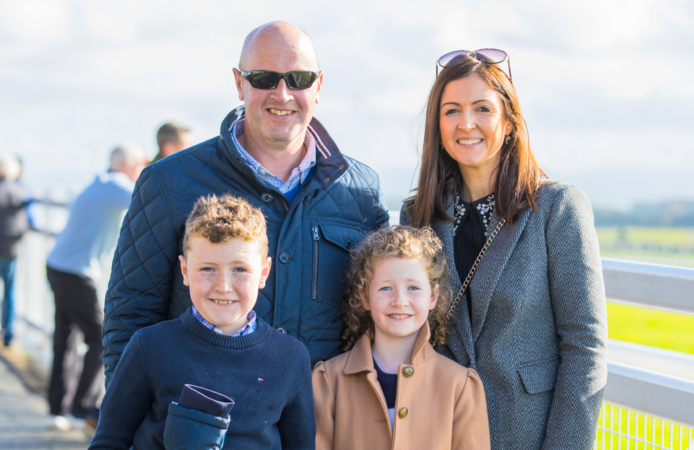 PHOTOS: Kildare racegoers at Curragh Racecourse at weekend - Page 1 of ...